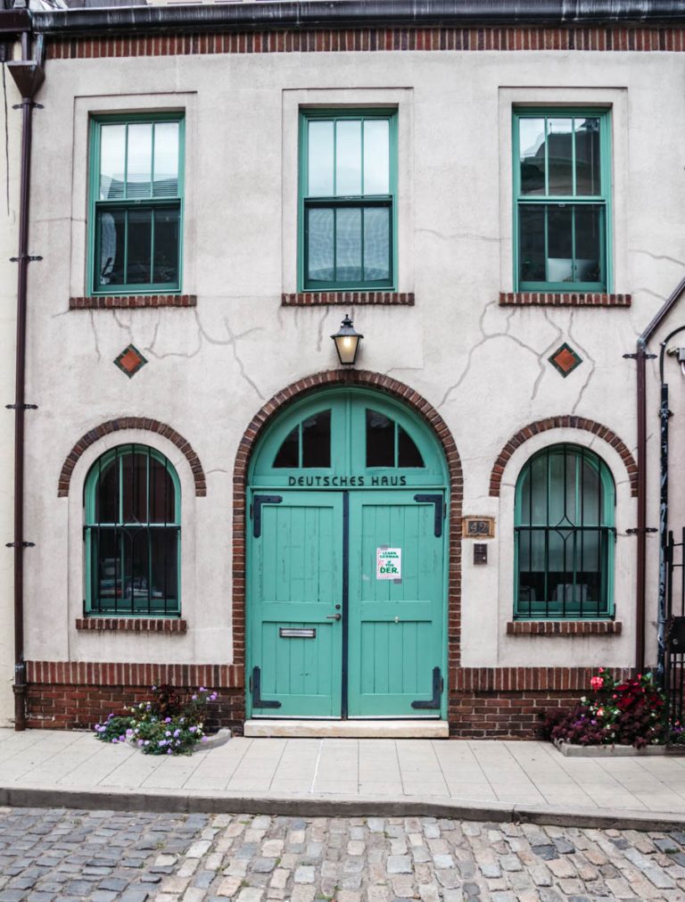 Washington Mews: Discover this Charming Private Street in NYC - Come ...