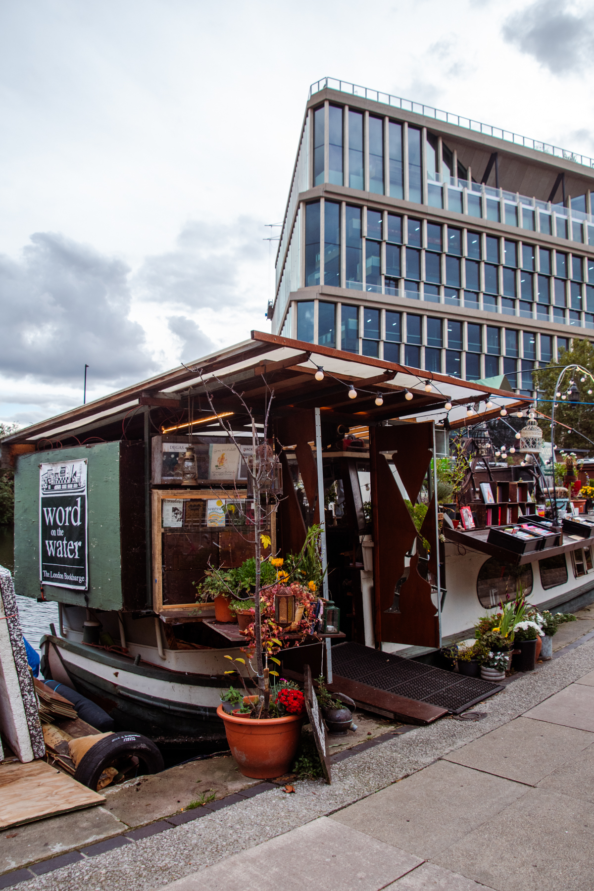 Word on the Water: London’s Charming Floating Bookshop on Regent’s ...